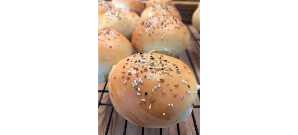 Everything bagel seasoning hamburger buns in 40 minutes